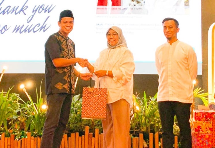 Makassar Dorong Pertumbuhan Ekonomi Masyarakat Lewat Internet - The Editor Makassar Dorong Pertumbuhan Ekonomi Masyarakat Lewat Internet - The Editor